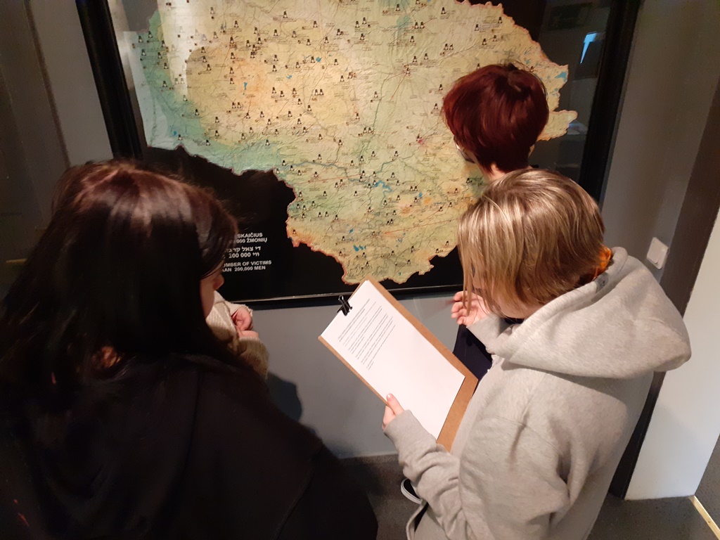 8b klasės mokinių edukacinė veikla „Holokaustas Lietuvoje: Misijos“